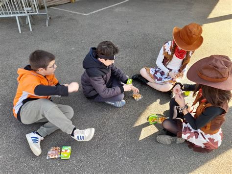 Carnaval 22 10 Ecole St Charles Ste Gemme La Plaine