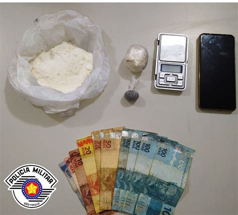Pm Apreende Mais De Gramas De Coca Na Em Dois Flagrantes No S Bado
