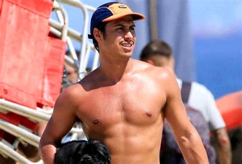 Que Sabor O Ator Francisco Vitti De Sunga Na Praia