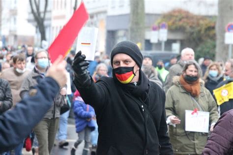 Tausende Menschen auf den Straßen Wieder Proteste gegen Corona Politik