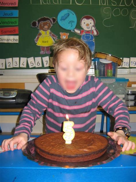 Sacha Souffle Ses Bougies Ecole Maternelle Classe Des Moyens