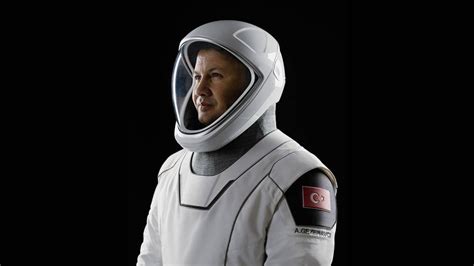 İlk Türk astronot Alper Gezeravcı uzaydan çektiği İzmiri paylaştı CyHa