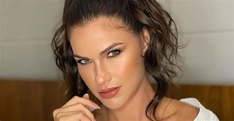 De biquíni Andressa Suita conquista elogios nas redes sociais Tão