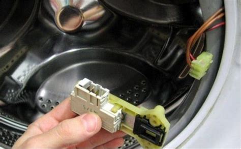 Comment ouvrir la porte d un lave linge si elle est bloquée