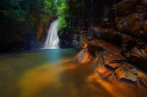 Hintergrundbilder Sonnenlicht Landschaft Wald Wasserfall Wasser