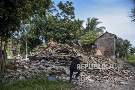 Kerusakan Rumah Warga Akibat Gempa Bumi Di Cianjur 1 Republika Online