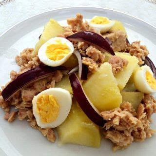 Papas aliñas con huevos de codorniz Olor a hierbabuena Receta