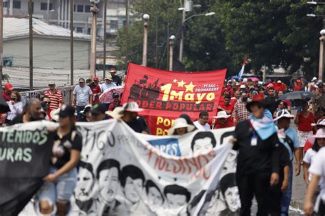 El 1 de mayo desfiló la familia presidencial mientras obreras y obreros