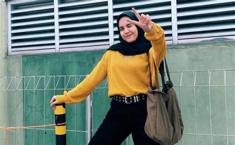 Baju Kuning Celana Hitam Cocok Dengan Jilbab Warna Apa Page 2 Of 3