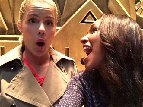 The Nerddess Vigilanteclub Candice And Emily On Set Emily Bett Rickards Candice Patton