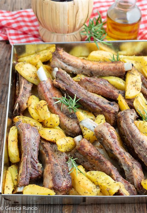 COSTINE DI MAIALE AL FORNO Ricetta