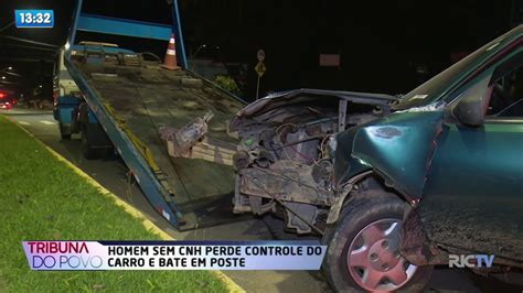 Homem Sem CNH Perde Controle Do Carro E Bate Em Poste Em Joinville ND