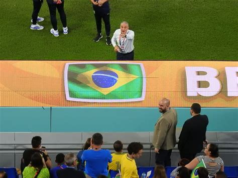 Tite aponta para Andrés Sanchez antes de Brasil x Suíça Estou aqui