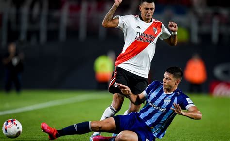 Vasco Da Gama Encaminha Contrata O De Zagueiro Argentino Para A Temporada