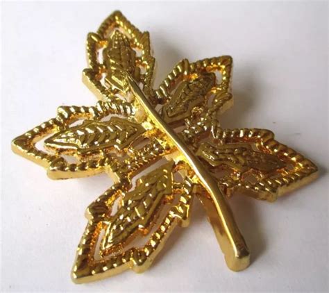 ANCIEN BIJOU VINTAGE broche rétro feuille de chêne couleur or poli
