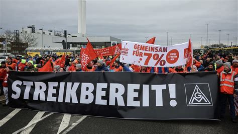 Tarifstreit IG Metall ruft für Montag zu neuen Warnstreiks bei