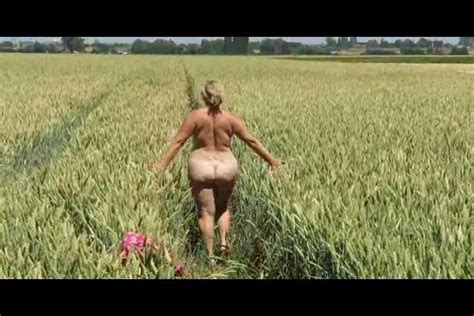 La Bourgeoise Nue Dans La Campagne Free Porn Xhamster