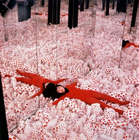 Why Is Yayoi Kusama S Infinity Mirror Room Phalli S Field So Famous