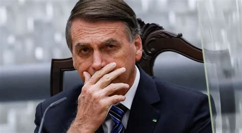 Cartão corporativo Bolsonaro gastou R 27 6 milhões em 4 anos menos