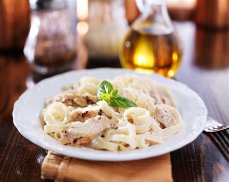 Fettuccine Con Salsa Alfredo Y Pollo Mejor Con Salud