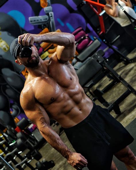 Sweaty Shirtless Fit Guys Gayfriendschat