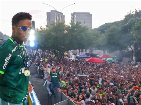 Jogadores do Palmeiras provocam Botafogo em festa do título Tiquinho