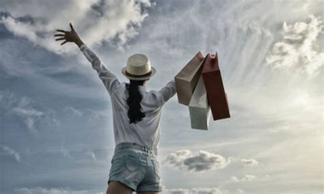 Rebajas de verano 2022 cuándo empiezan y qué marcas las ofrecen Fama
