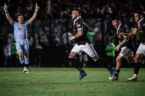 gol de falta de Payet nos acréscimos Vasco vence o América MG em