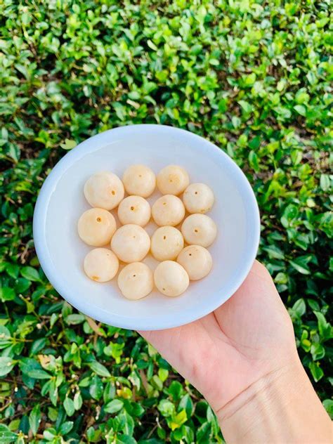 Chị đẹp làng phim Việt nấu đồ ăn ở Mỹ hàng xóm và trẻ con tò mò sang