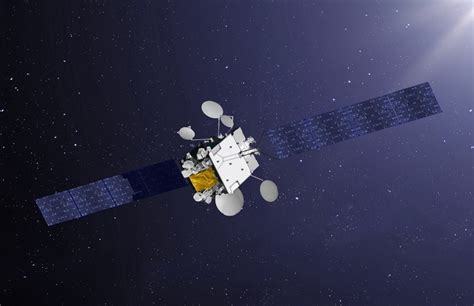 T L Coms Militaires Le Premier Satellite De La Constellation Syracuse