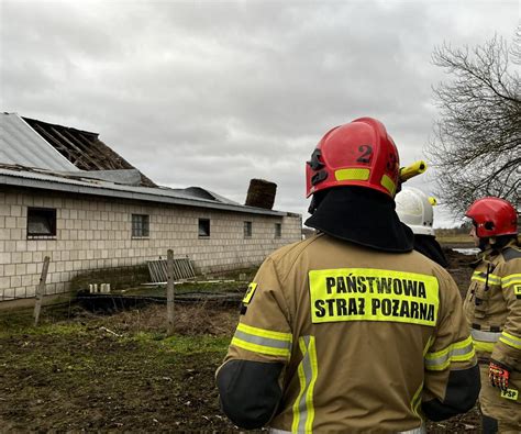 Zawalił się dach hali produkcyjnej w Białogardzie Ewakuowano 174 osoby