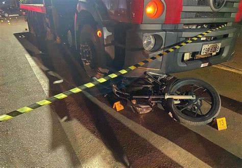 Jovem Morre Ap S Ter A Cabe A Esmagada Em Acidente Entre Moto E