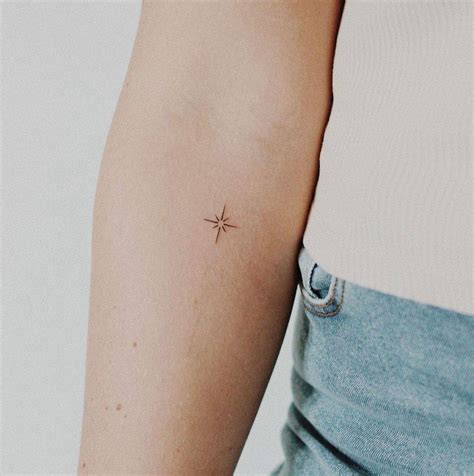 Tatuaje de estrella minimalista diseños elegantes que te ayudarán a