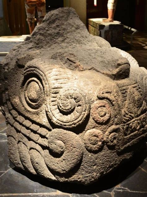 Xiuhcóatl la serpiente de fuego empuñada por el dios Huitzilopochtli