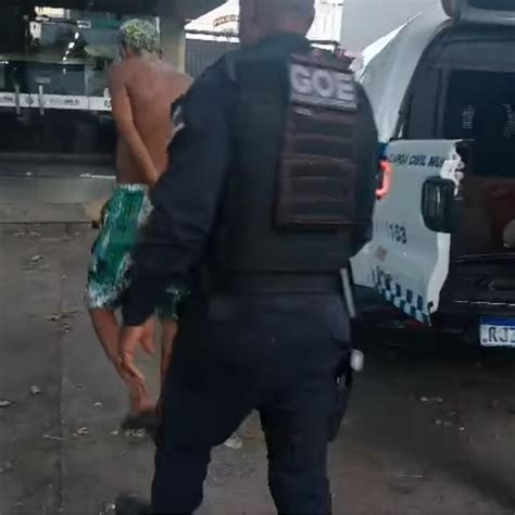 Homem é detido pela GCM por danificar chafariz de praça no centro de