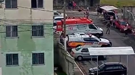 Jovem é morta a facadas pelo ex em residencial na zona sul de Poços de