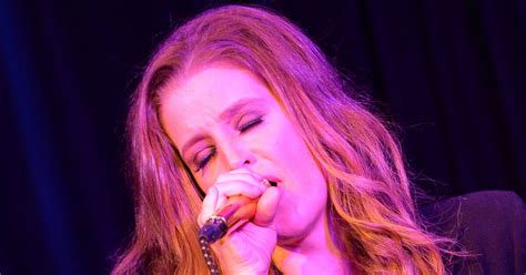 Morre Lisa Marie Presley Aos Anos Filha De Elvis Presley Mulher