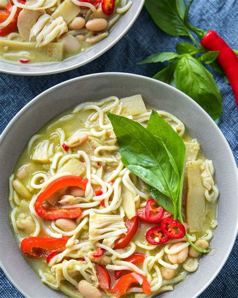 Thai Green Curry Noodles With White Beans Jackfruit