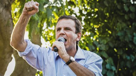 Paes tem 61 dos votos válidos no Rio diz Datafolha