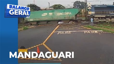 Câmeras de segurança flagram carro sendo arrastado por trem por 50