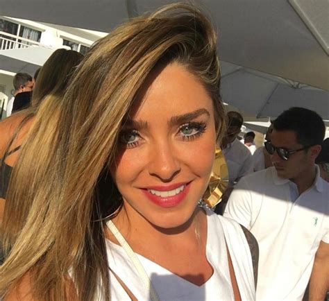 Fabíola esposa do bicheiro Rogério transando seguranças Xvídeos Porno