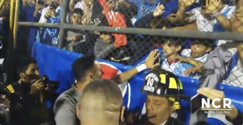 No Se Olvida De Donde Viene Keylor Navas Regal Su Camisa A Un Ni O