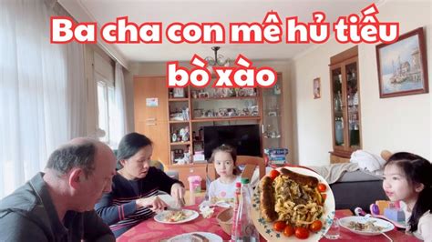 Ba cha con mê hủ tiếu bò xào Phụ nữ ở Pháp có phải ai cũng biết lái
