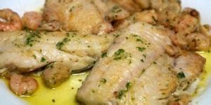 Filé de merluza no forno fit e deliciosa legumes e crosta crocante