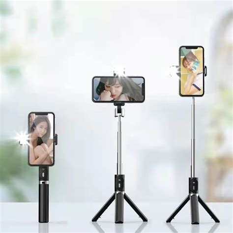 Bastão Pau de selfie Tripé Retrátil Luz LED Controle Bluetooth