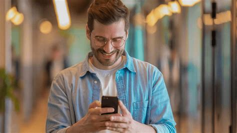 De que jeito você segura o celular Atenção isso pode ser muito revelador
