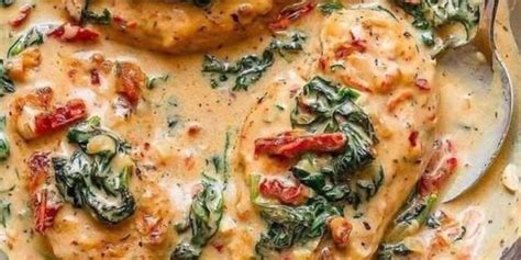 geschmackvoll Hähnchen in cremiger Spinat Parmesan Soße Rezepte Tipps