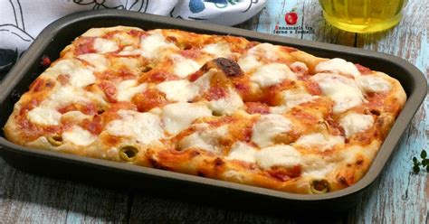 Pizza In Teglia Soffice A Lunga Lievitazione Un Lievitato Facile E