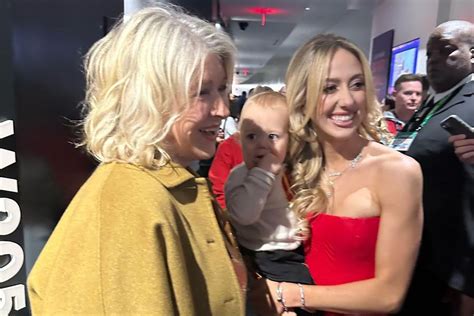 Martha Stewart Has A Sports Illustrated Swimsuit Model Meet Cute With