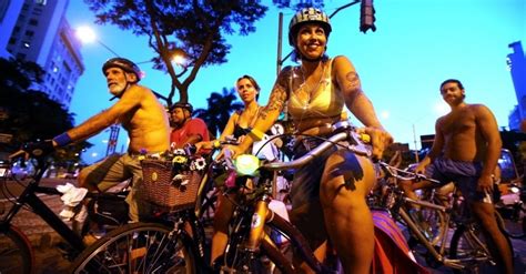 Ciclistas Fazem Bicicletada Pelada No Rio Fotos Uol Not Cias